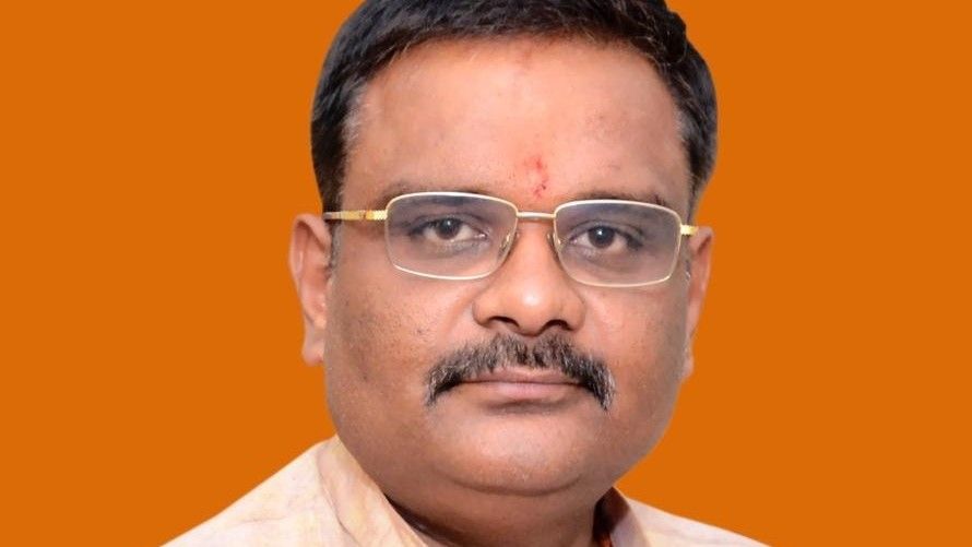 Tehsildar Arvind Kumar alleged that MP Subrat Pathak beat him - बीजेपी ...